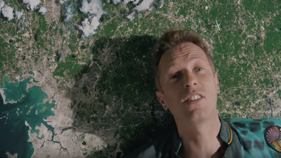 Coldplay lanza nuevo video con increíbles efectos especiales | Emol.com