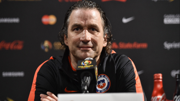 Pizzi se emociona al recordar su carrera como técnico | Emol.com